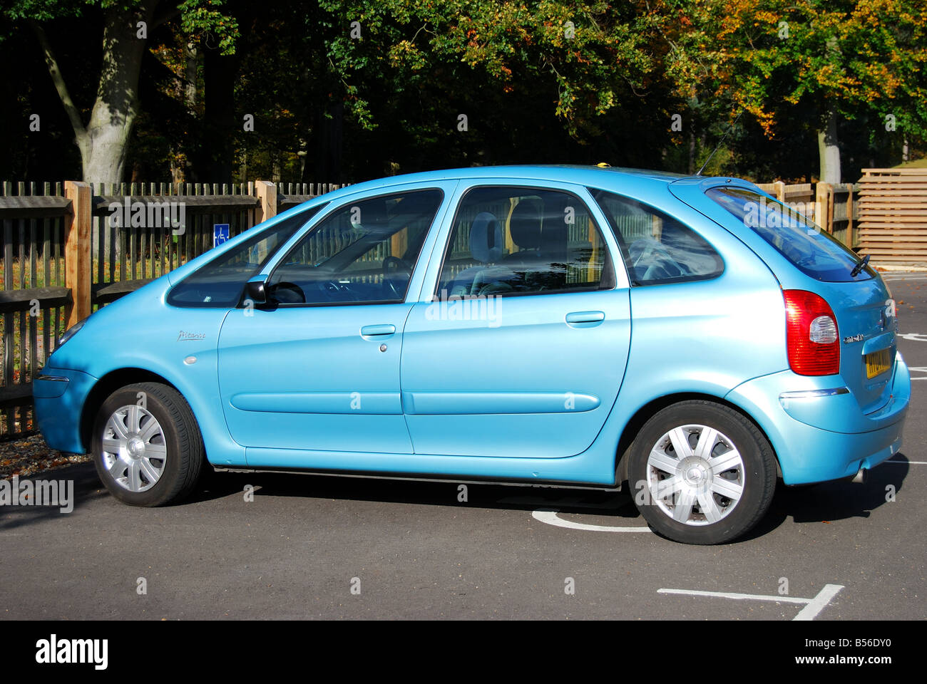 Pale blue Citreon Xsara Desire Estate car, Windsor Great Park, Virginia ...