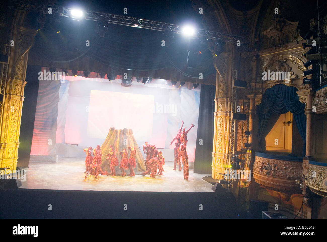 Victorian theatre stage hi-res stock photography and images - Alamy