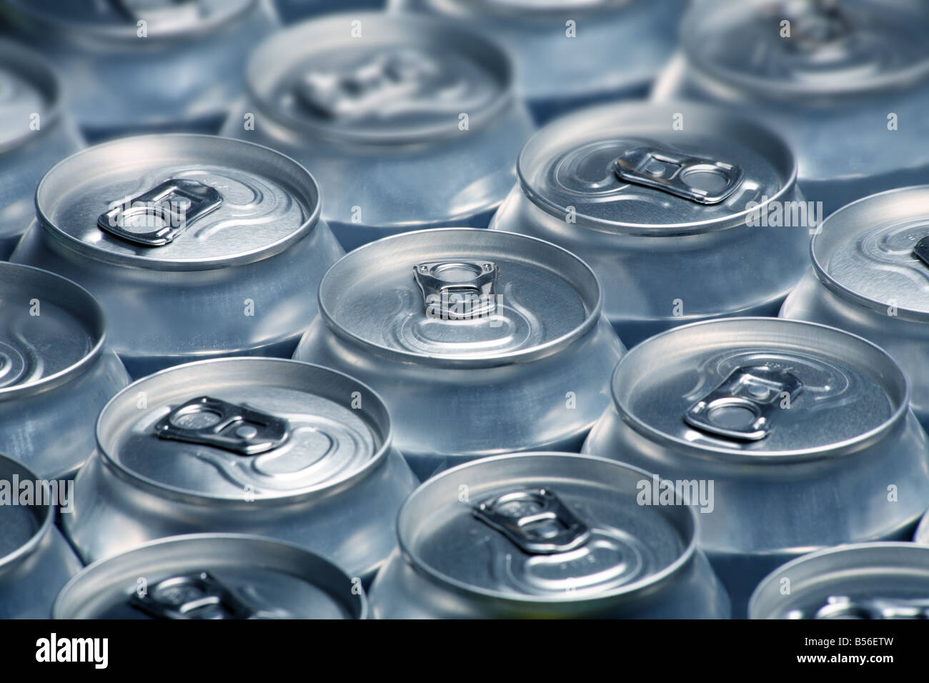 Silver soda cans hi-res stock photography and images - Alamy