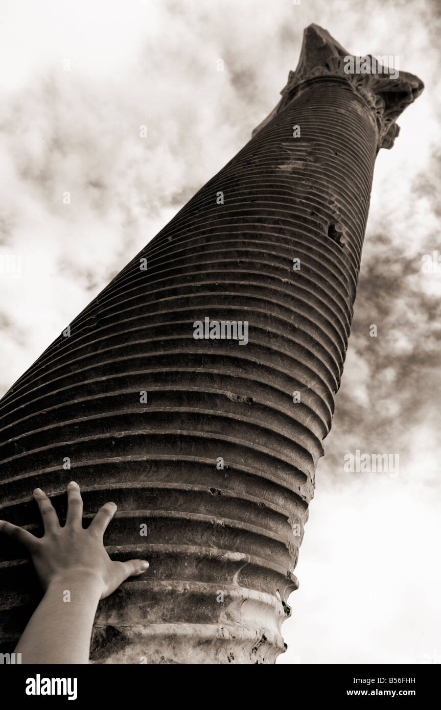 Touching roman column hi-res stock photography and images - Alamy