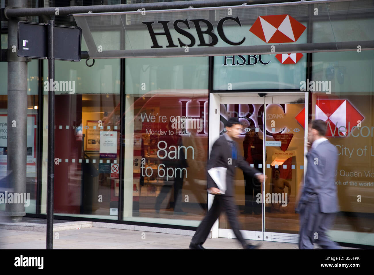 People walking in front of HSBC Bank shopfront Stock Photo - Alamy