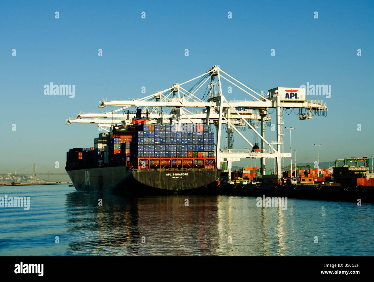 Container ship loading hi-res stock photography and images - Alamy