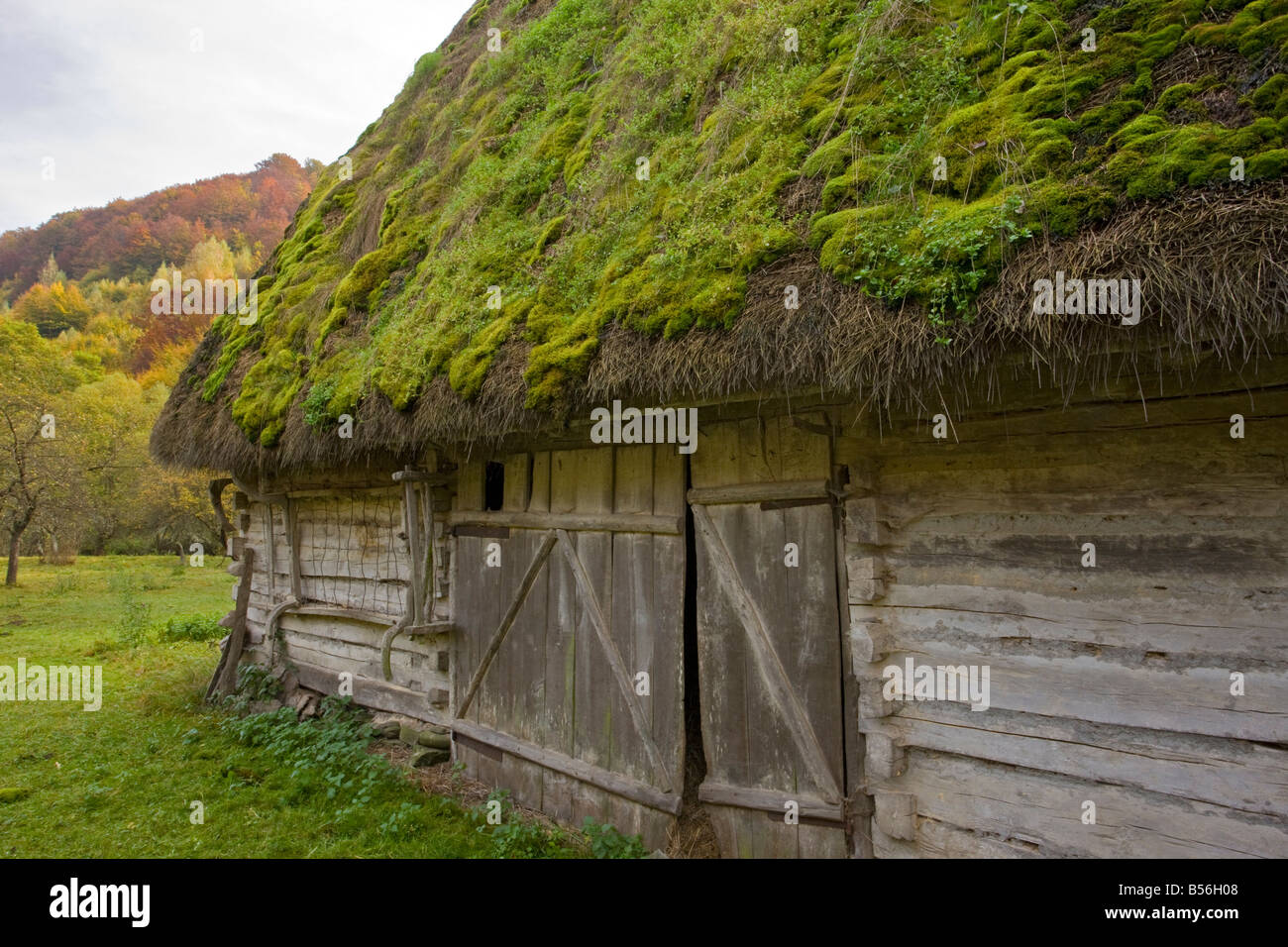 Traditional barn door hi-res stock photography and images - Alamy