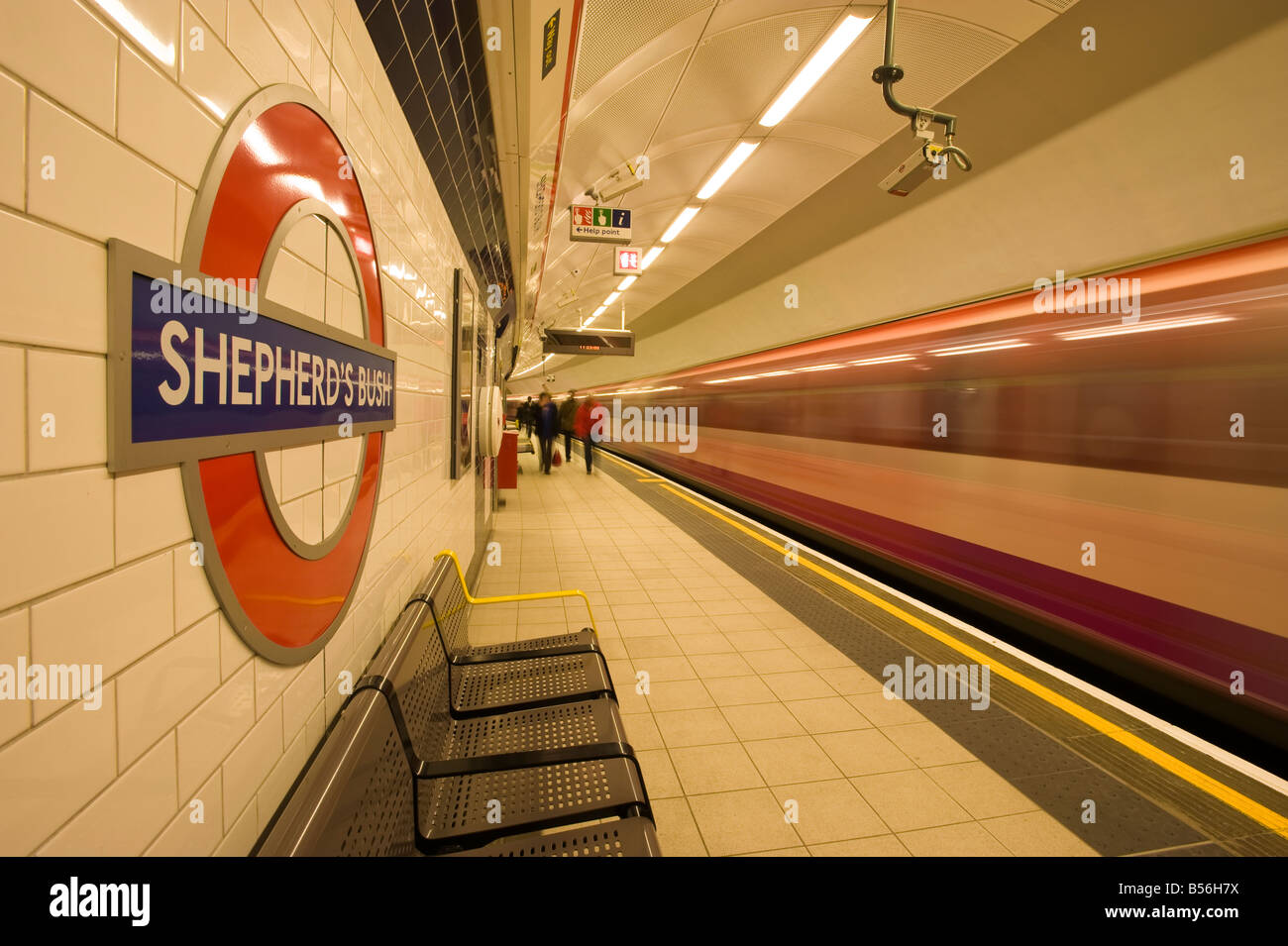 Shepherds bush underground station hi-res stock photography and images ...