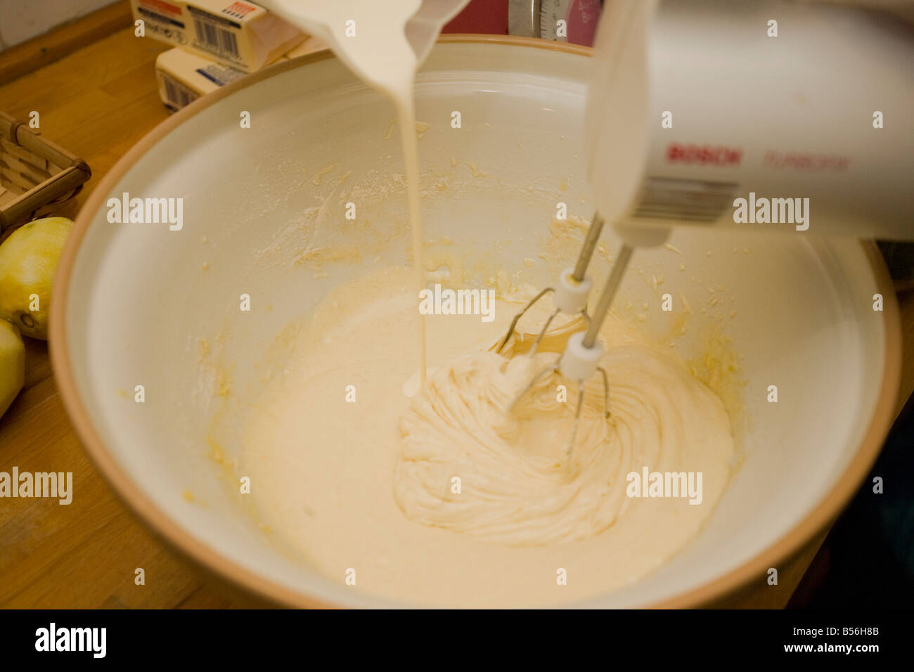 Measuring cake mix mixing bowl hi-res stock photography and images - Alamy
