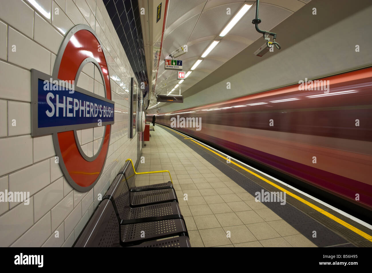 Shepherds bush underground station hi-res stock photography and images ...