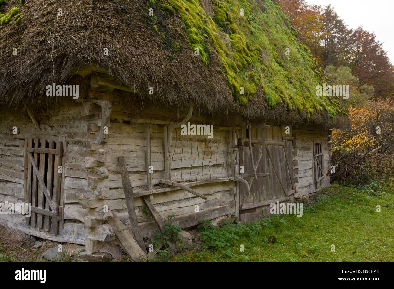 Wooden hay barn High Resolution Stock Photography and Images - Alamy