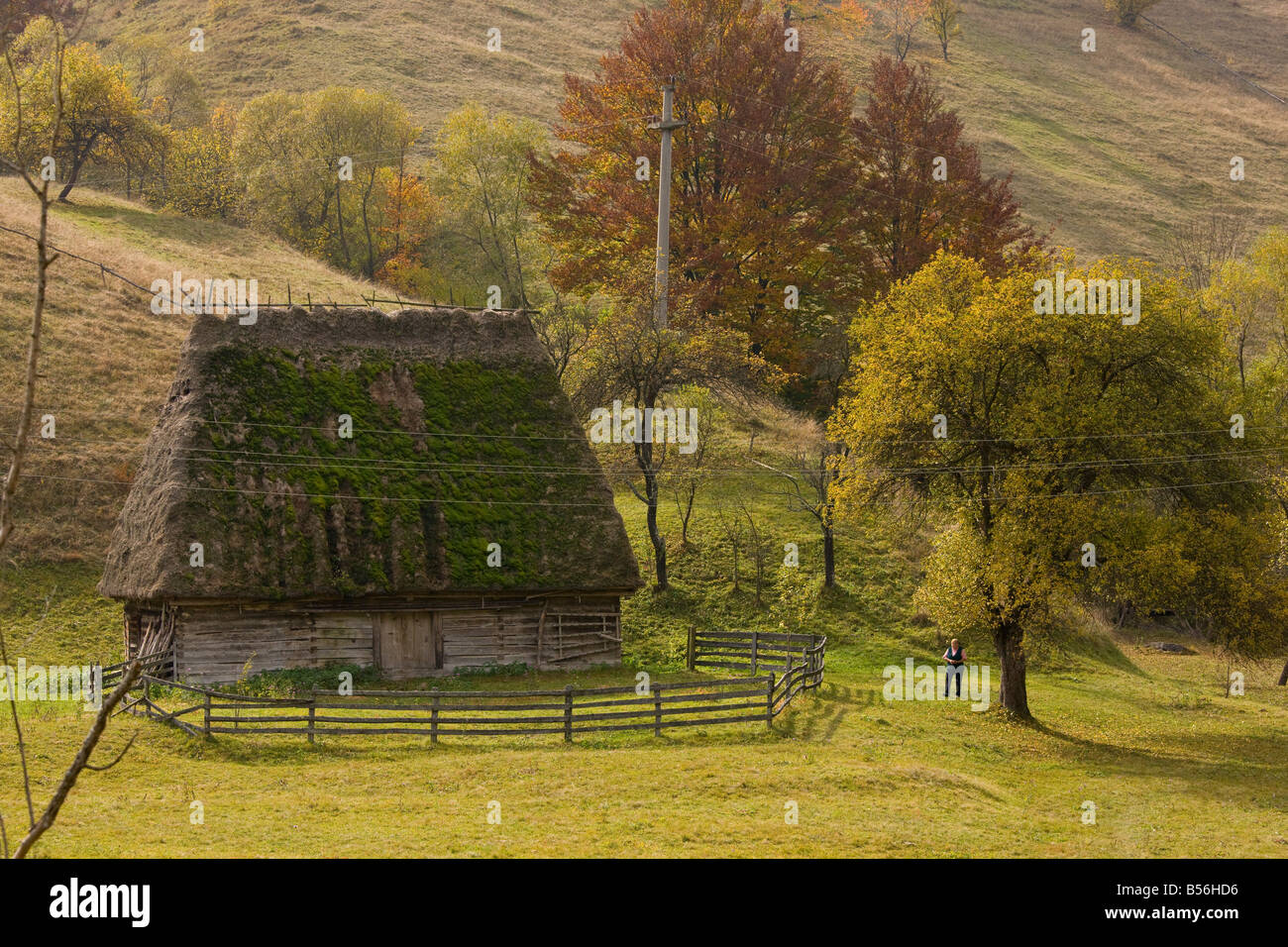 Old wooden hay barn hi-res stock photography and images - Alamy