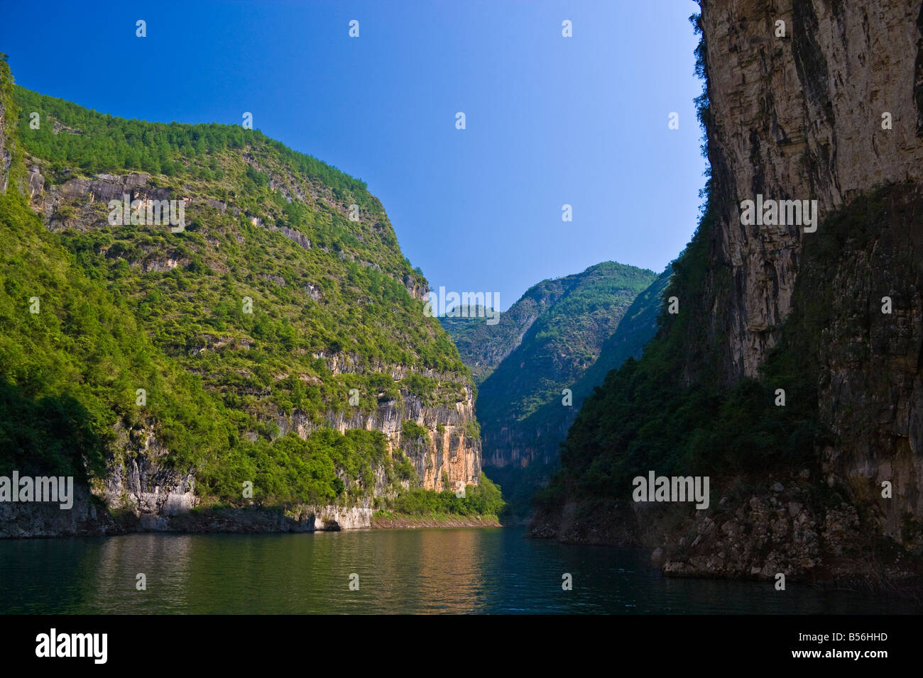 Emerald Green Gorge on Daning River in Little Three Gorges Yangzi River ...