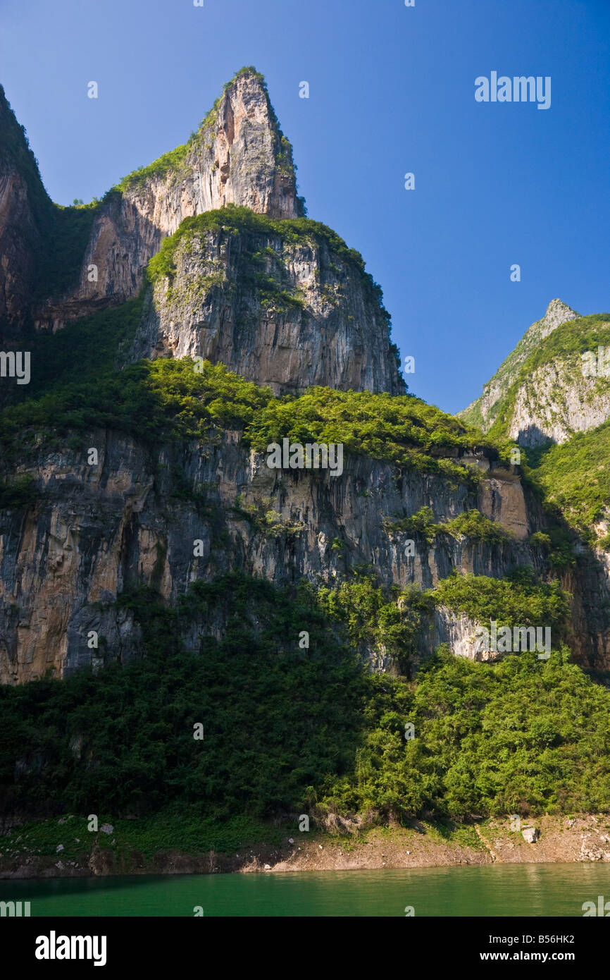 Mountain peak alongside the Daning River in Little Three Gorges Yangzi ...