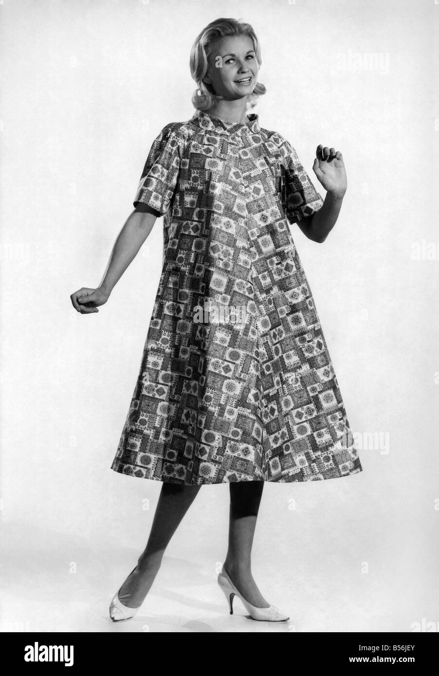 1960s fashion clothing april 1961 hi-res stock photography and images ...