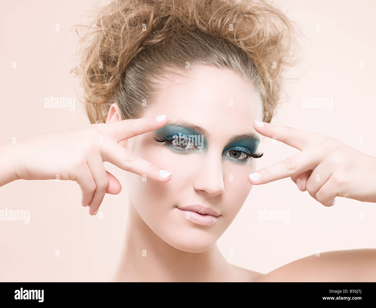 Young woman wearing false eyelashes hi-res stock photography and images ...