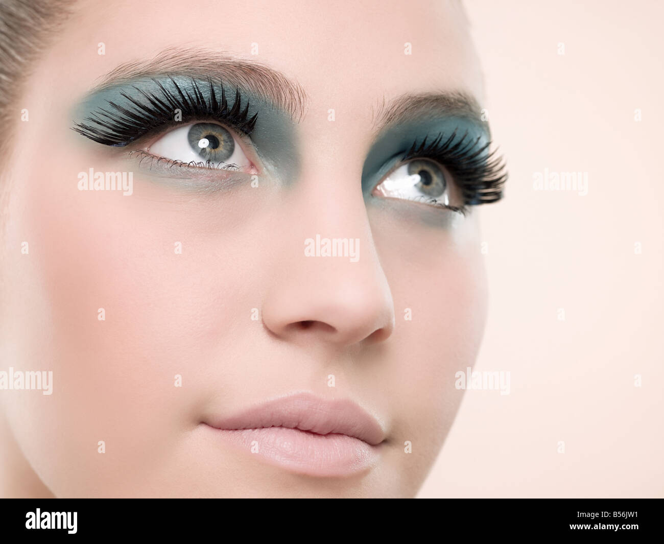 False eyelashes hi-res stock photography and images - Alamy