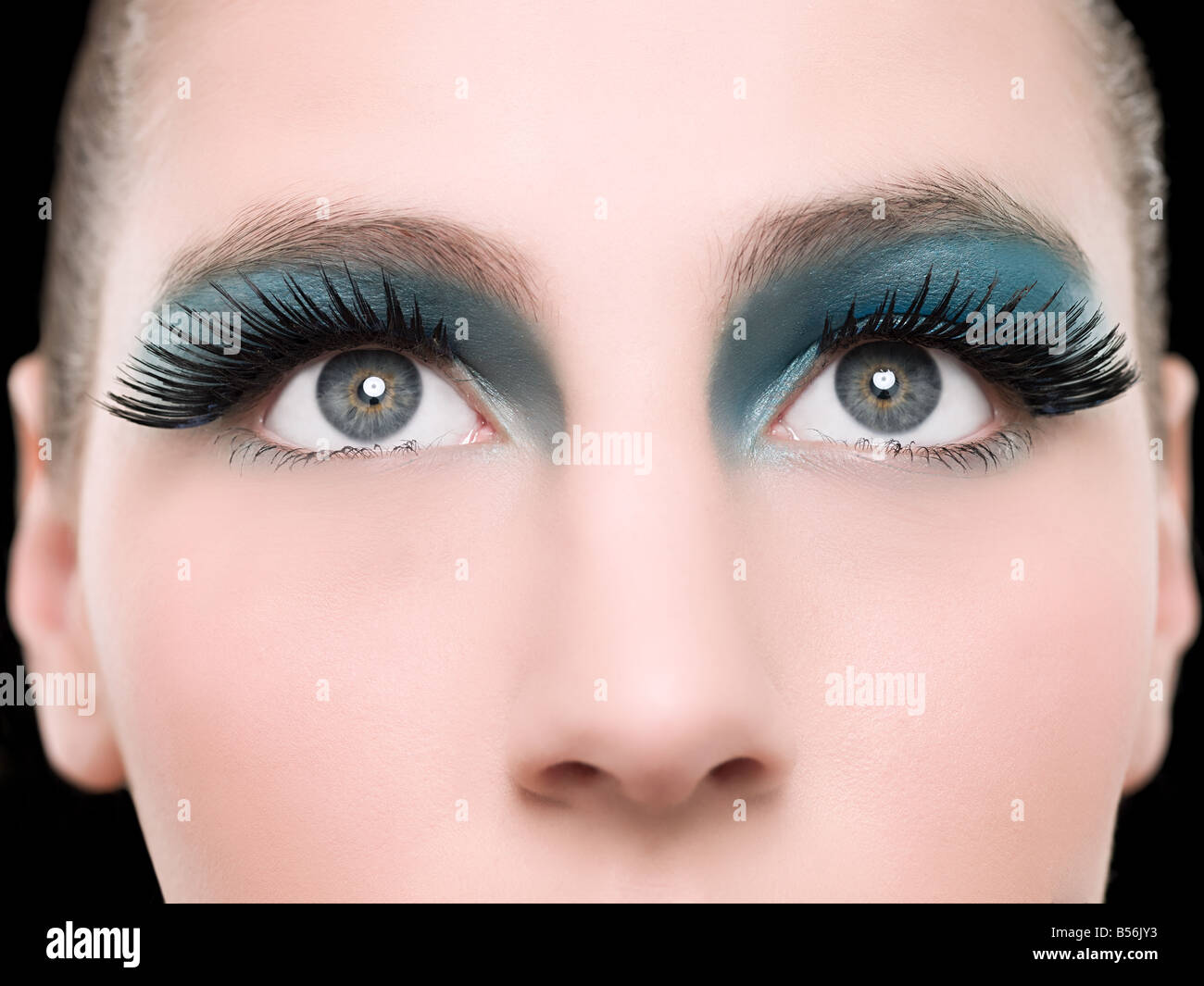Young woman wearing false eyelashes hi-res stock photography and images ...