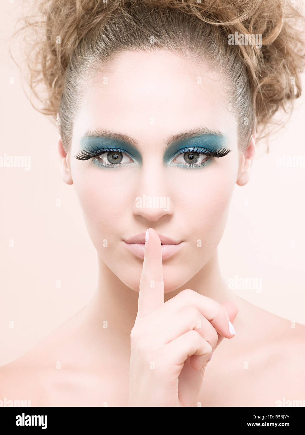 Young woman wearing false eyelashes hi-res stock photography and images ...