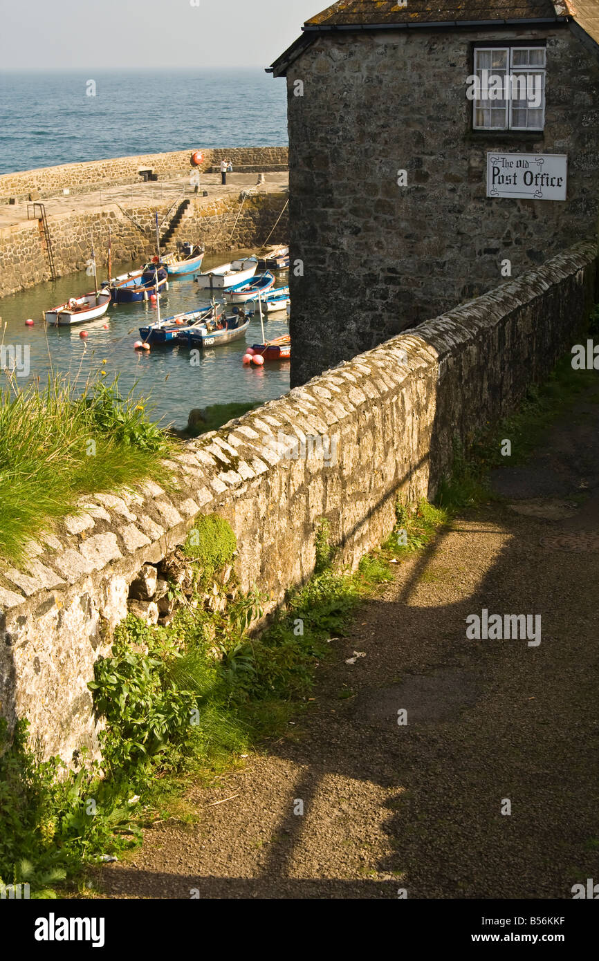 Coverack harbour fishing boat hi-res stock photography and images - Alamy
