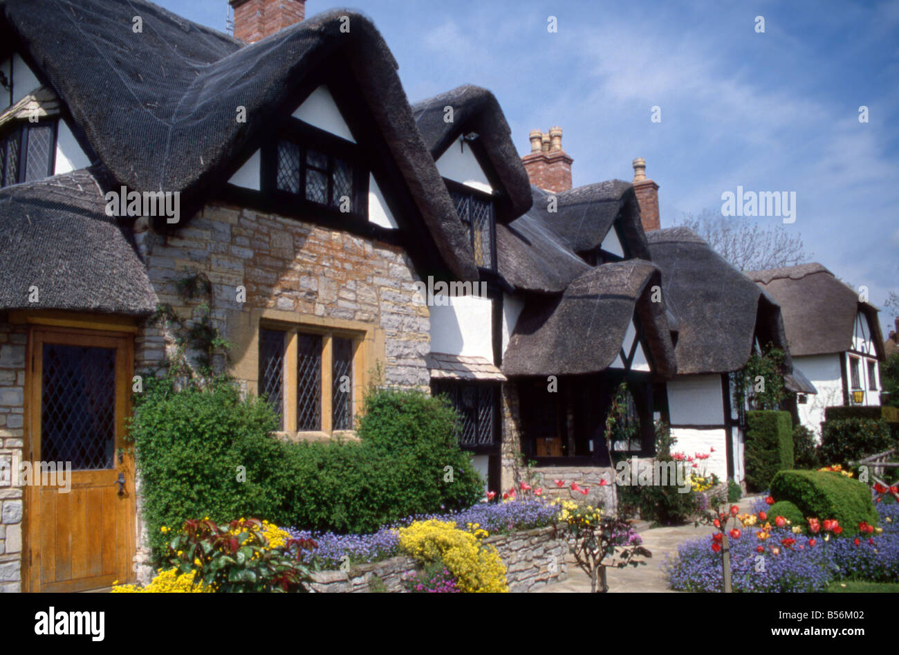Classic thatched roof hi-res stock photography and images - Alamy