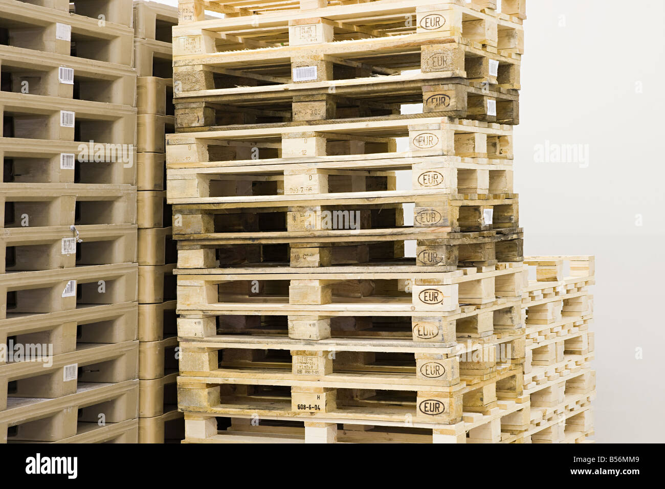 Stack of wooden pallets Stock Photo - Alamy