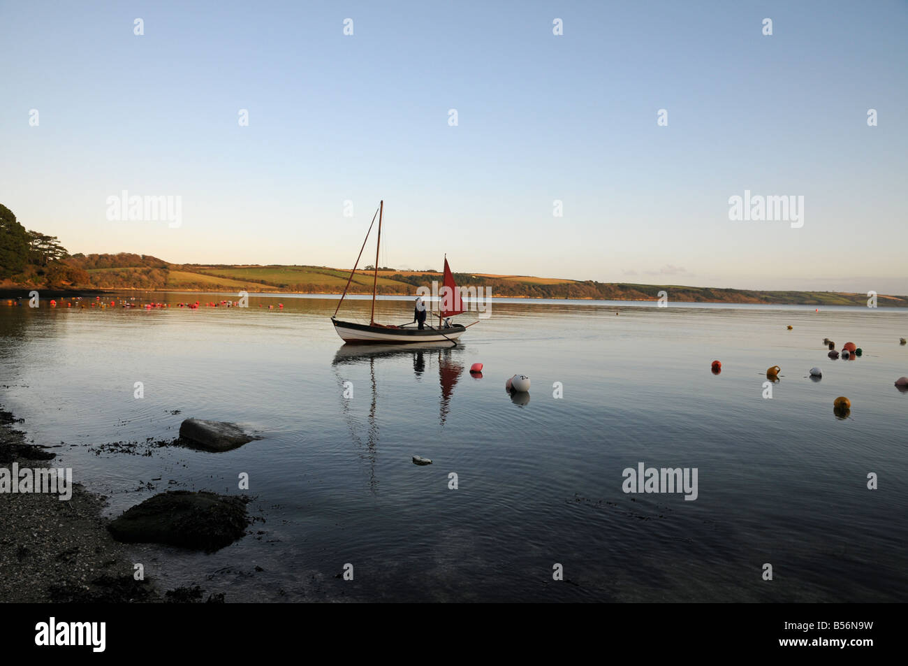 Sailing boat at Loe Beach, Feock, Cornwall, England Stock Photo - Alamy