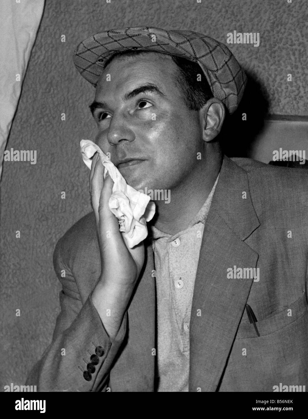 Chic Murray, Scottish comedian nurses a swollen jaw in his dressing ...