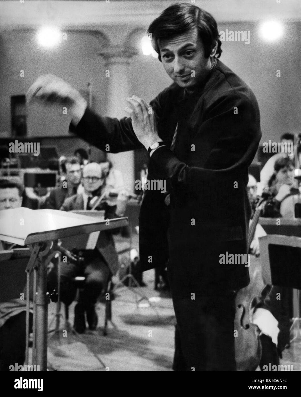 Classical conductor hi-res stock photography and images - Alamy