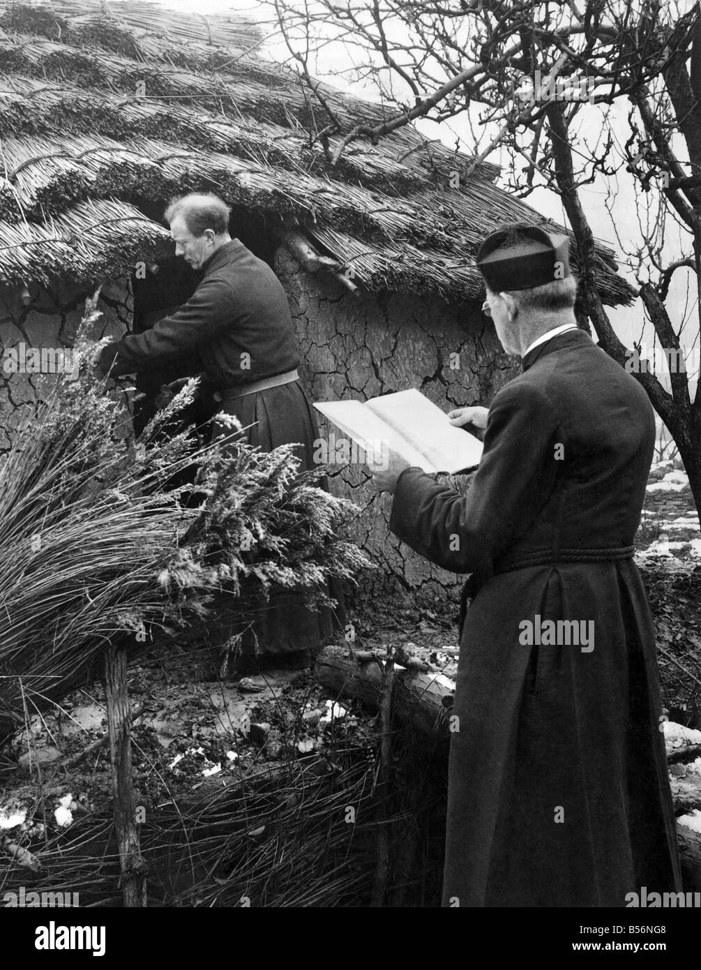 First Folk Park. Building a wealthy lake dwelling of Wattle and Daub ...