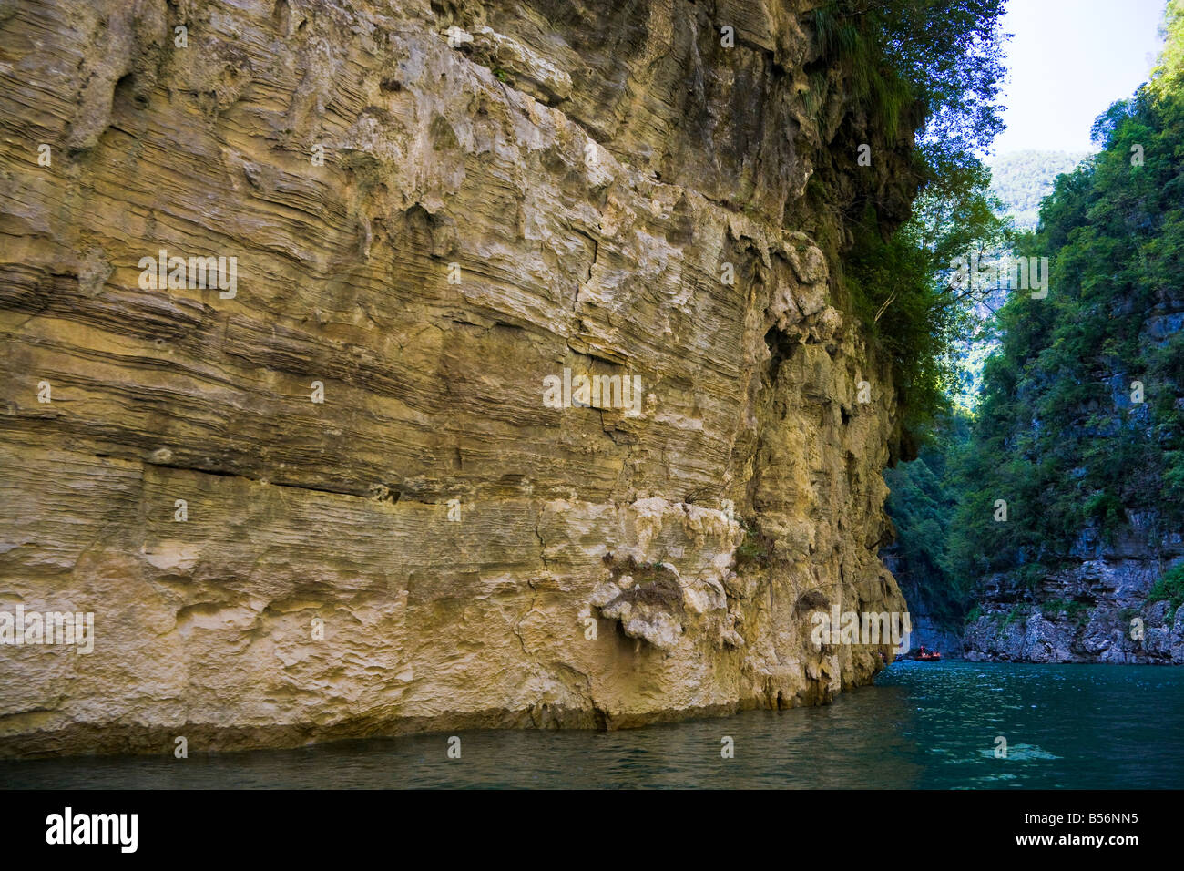 Limestone cliff face on Daning River in Little Three Gorges Yangzi ...