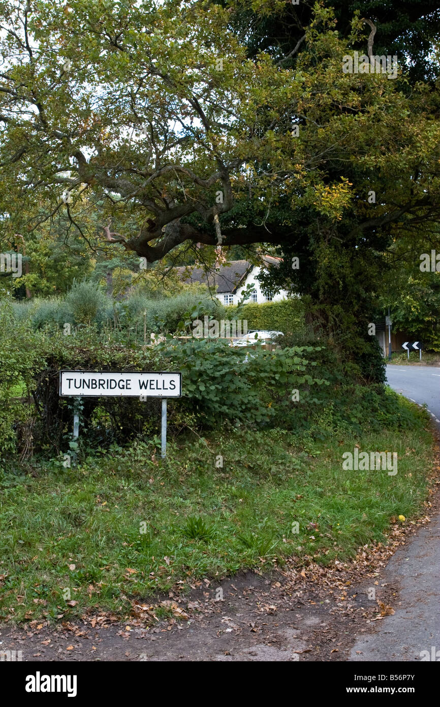 Sign welcoming to Royal Tunbridge Wells Stock Photo - Alamy