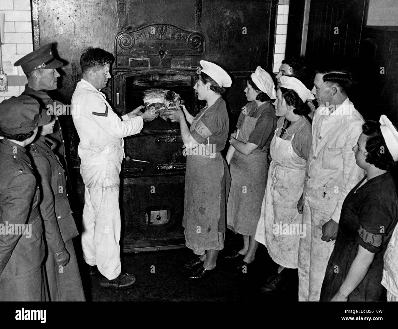 Women ats ww2 hi-res stock photography and images - Alamy