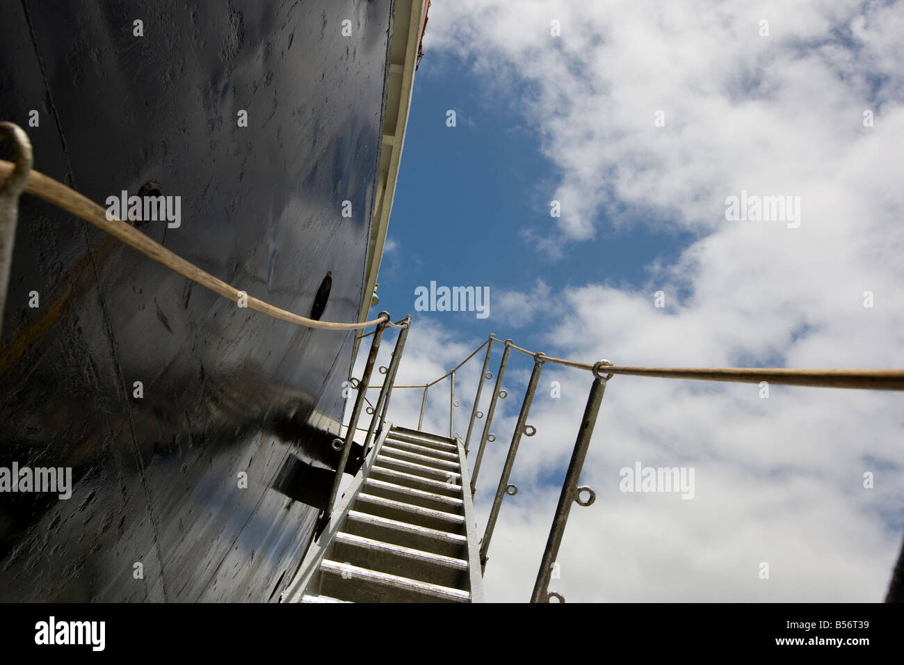 Ladder on side of ship hi-res stock photography and images - Alamy