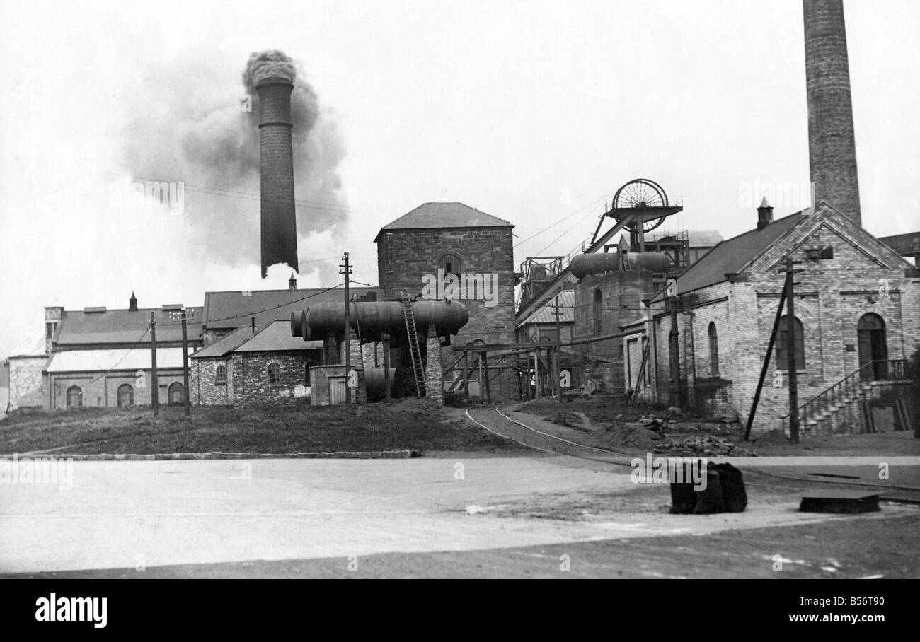 Coal pit 1930s hi-res stock photography and images - Alamy