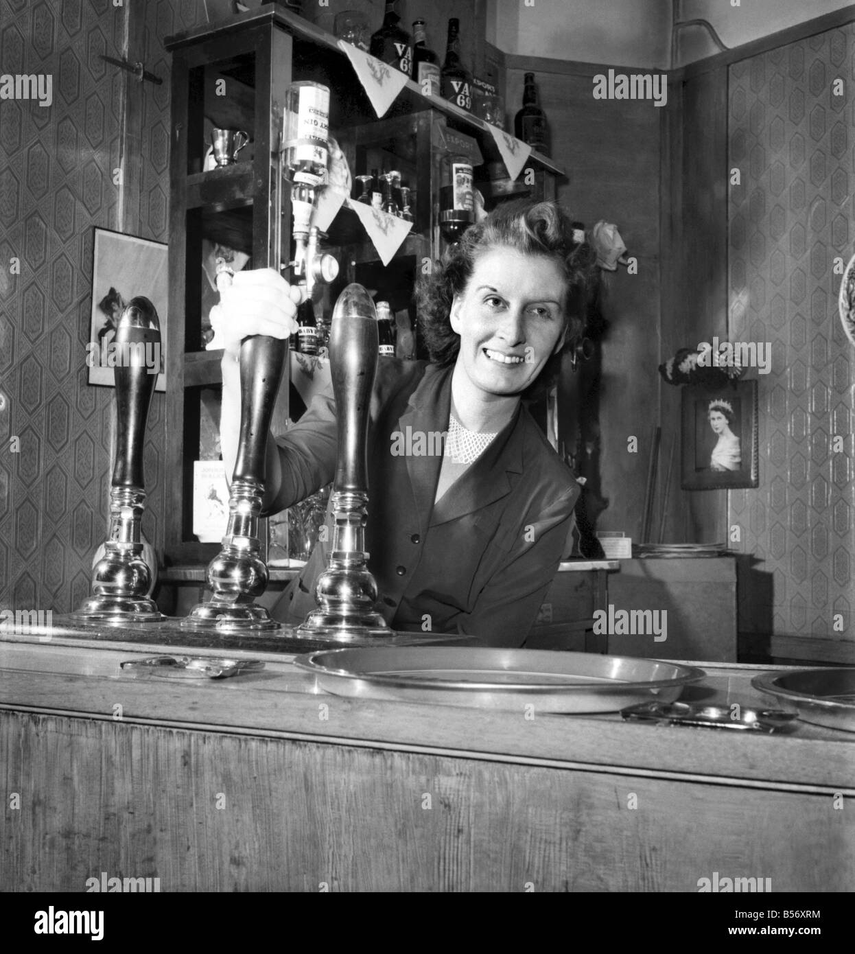 1950s pub woman Black and White Stock Photos & Images - Alamy