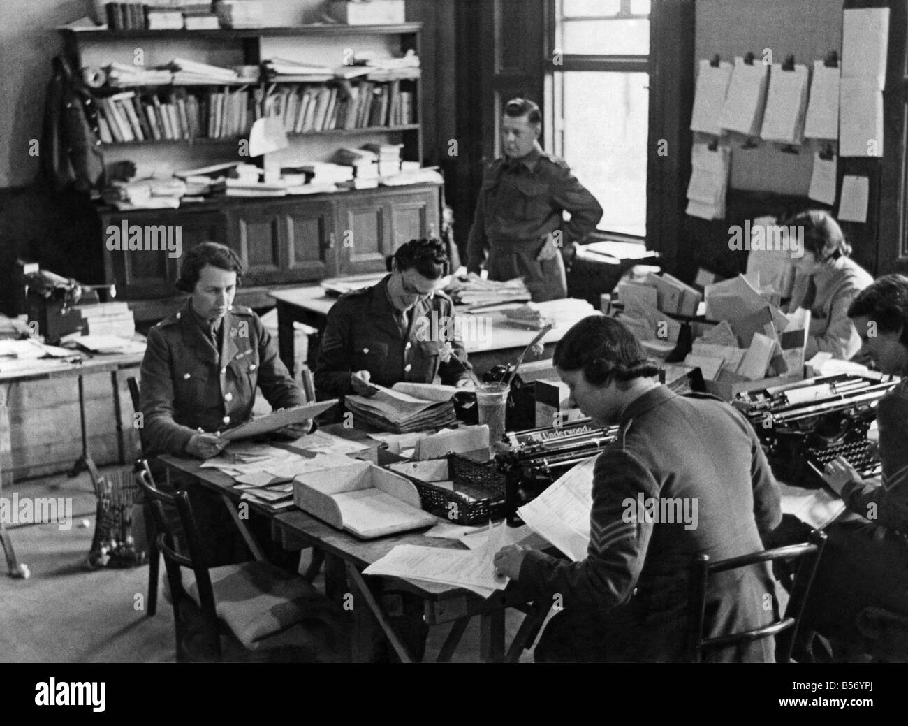 1940s office workers hi-res stock photography and images - Alamy