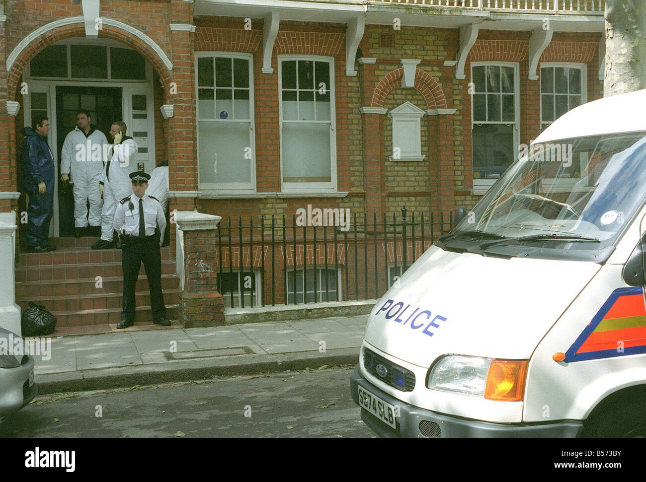 Jill Dando murder suspect s home being searched May 2000 Stock Photo ...