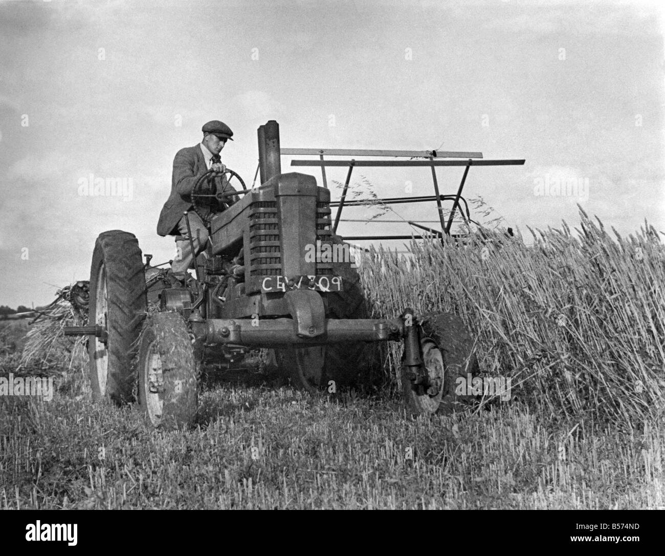 Reaper binder hi-res stock photography and images - Alamy