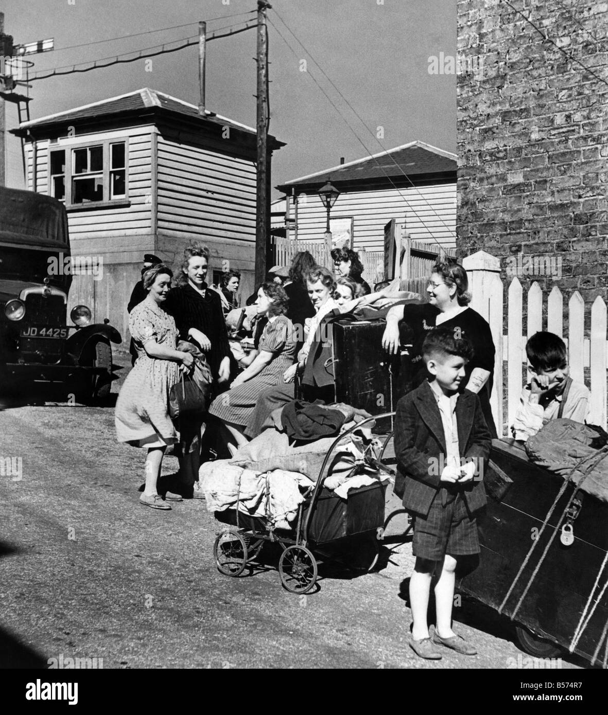 Hop pickers hi-res stock photography and images - Alamy