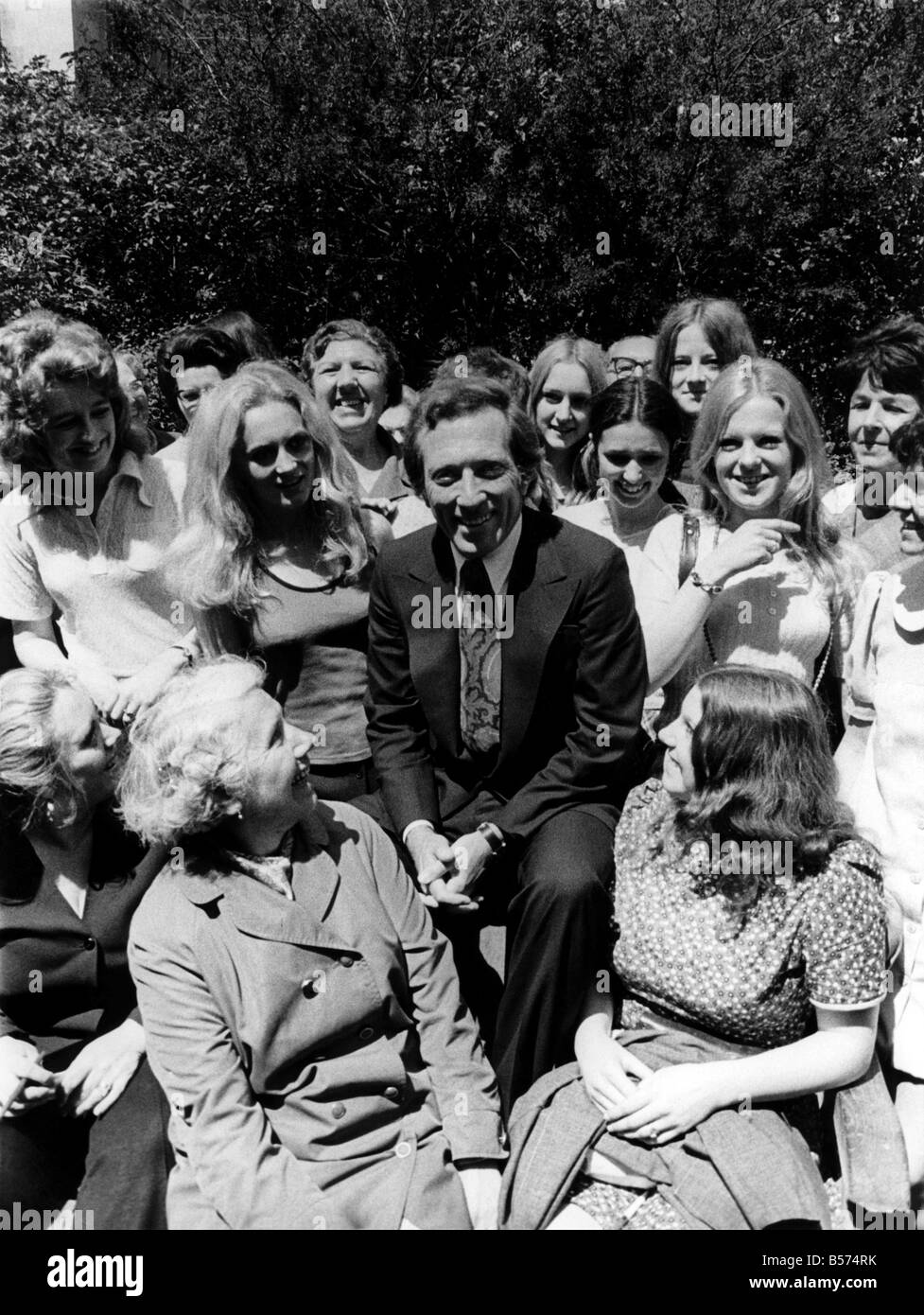 Andy's back in Town: Popular American singer Andy Williams and fans in ...