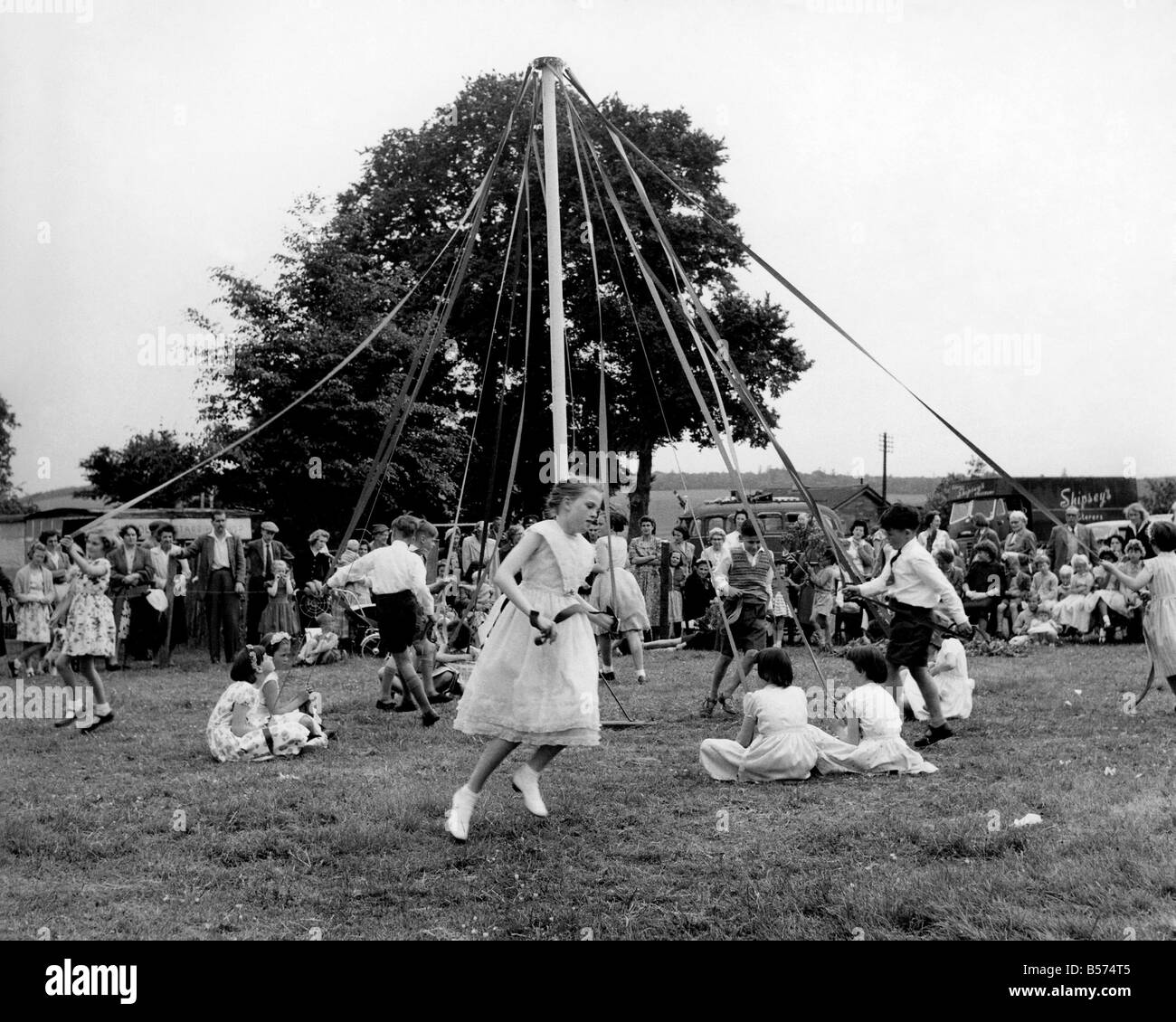 Pagan dancing hi-res stock photography and images - Alamy
