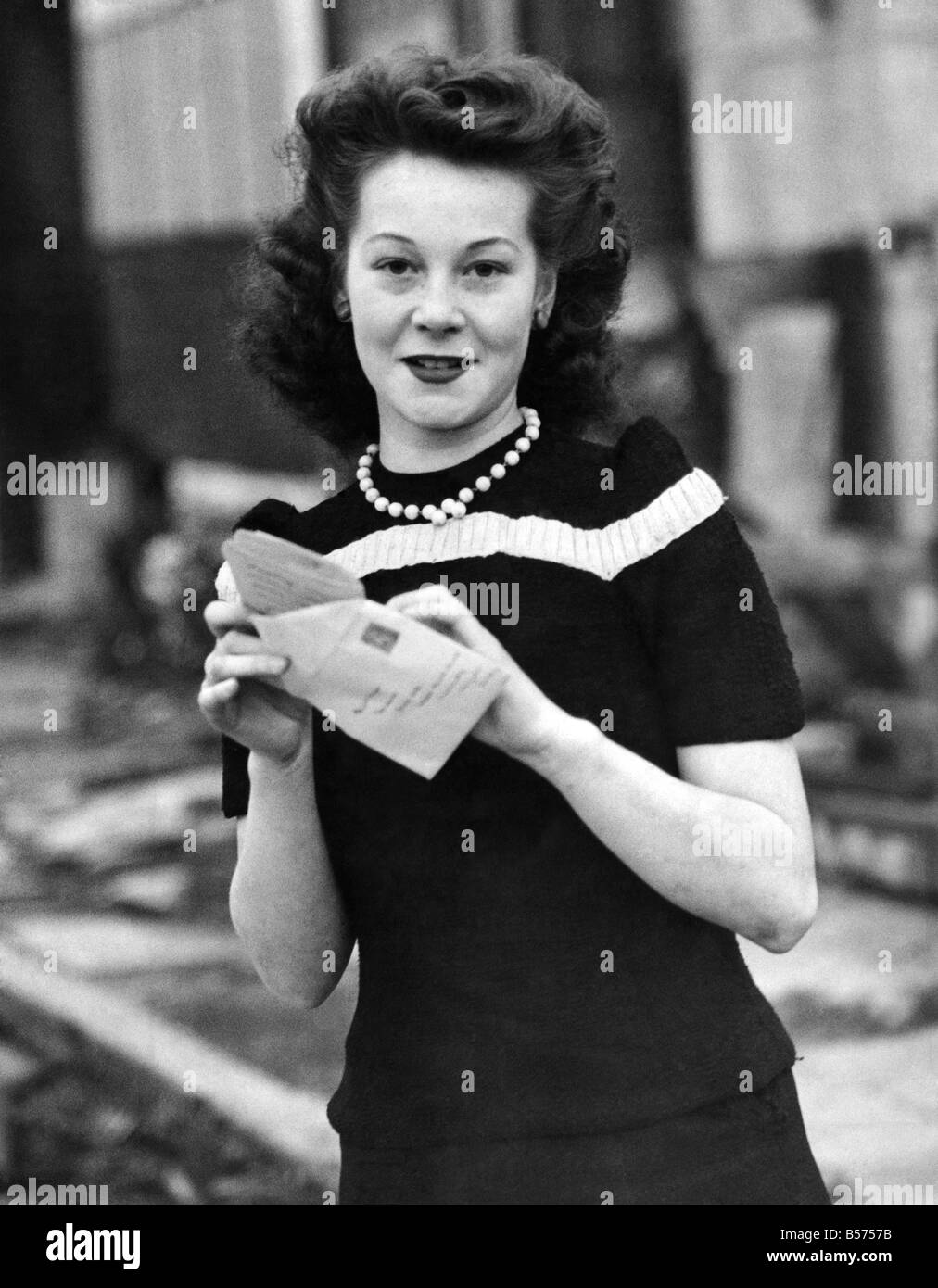 Ww2 housewife hi-res stock photography and images - Alamy