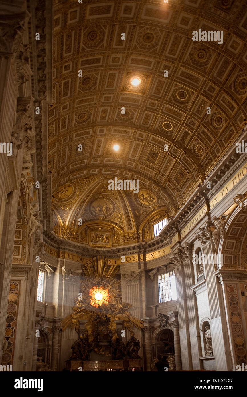 Altar st peters basilica hi-res stock photography and images - Alamy