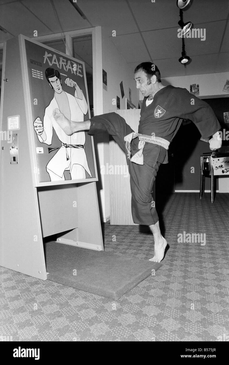 Karate Machine: Man/Machine/Unusual/Humour: Kung Fu man Baron Omidi ...