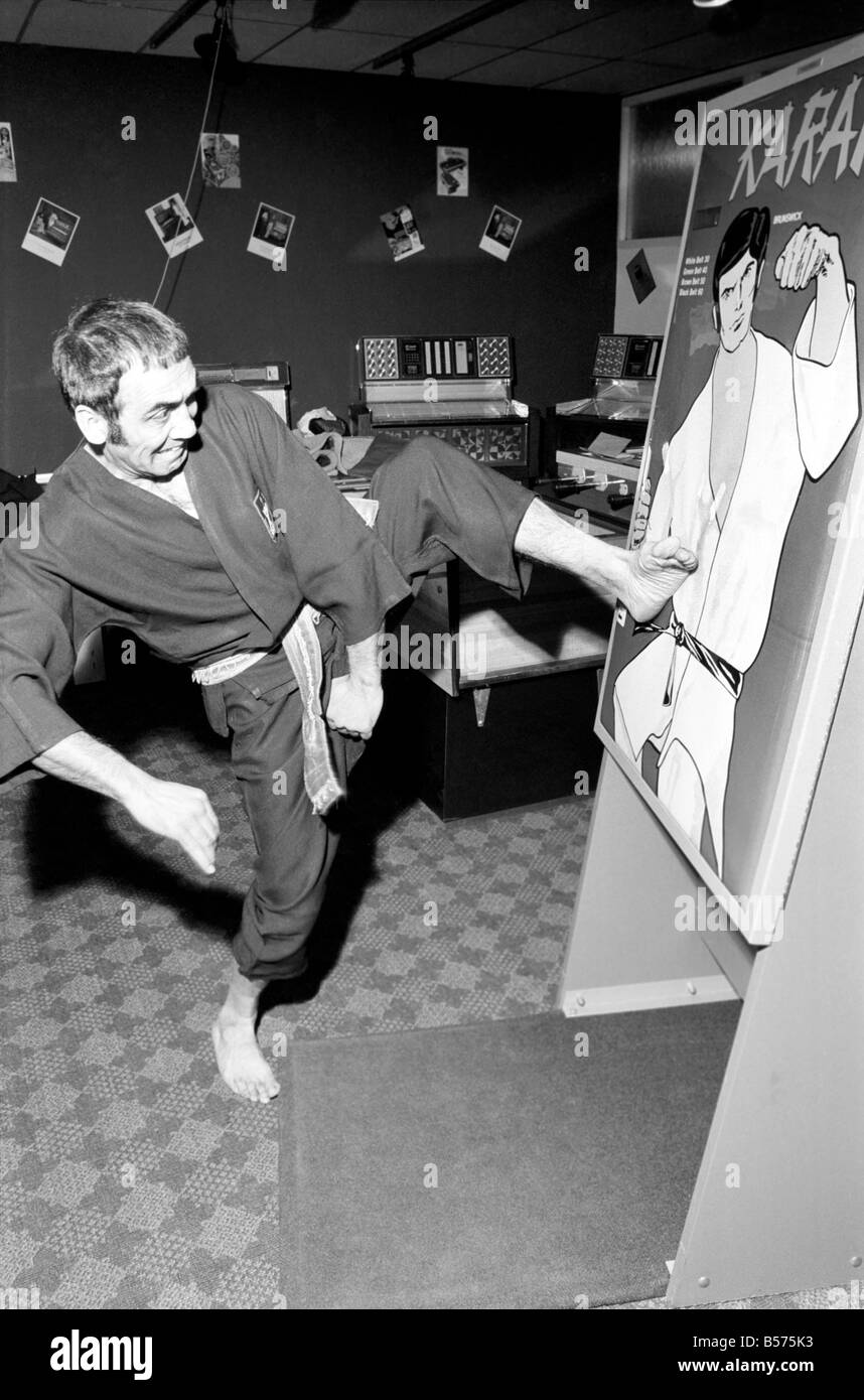 Karate Machine: Man/Machine/Unusual/Humour: Kung Fu man Baron Omidi ...