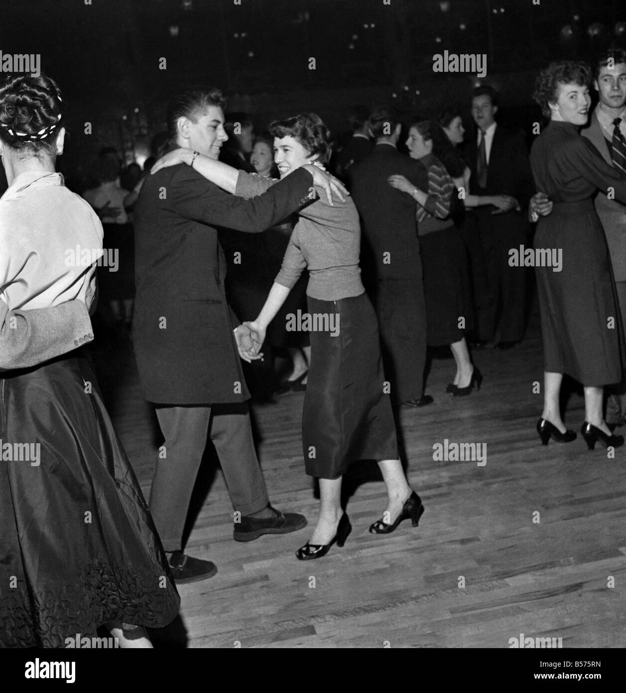 Young couples perform the new dance craze "The Creep" at the Royal ...