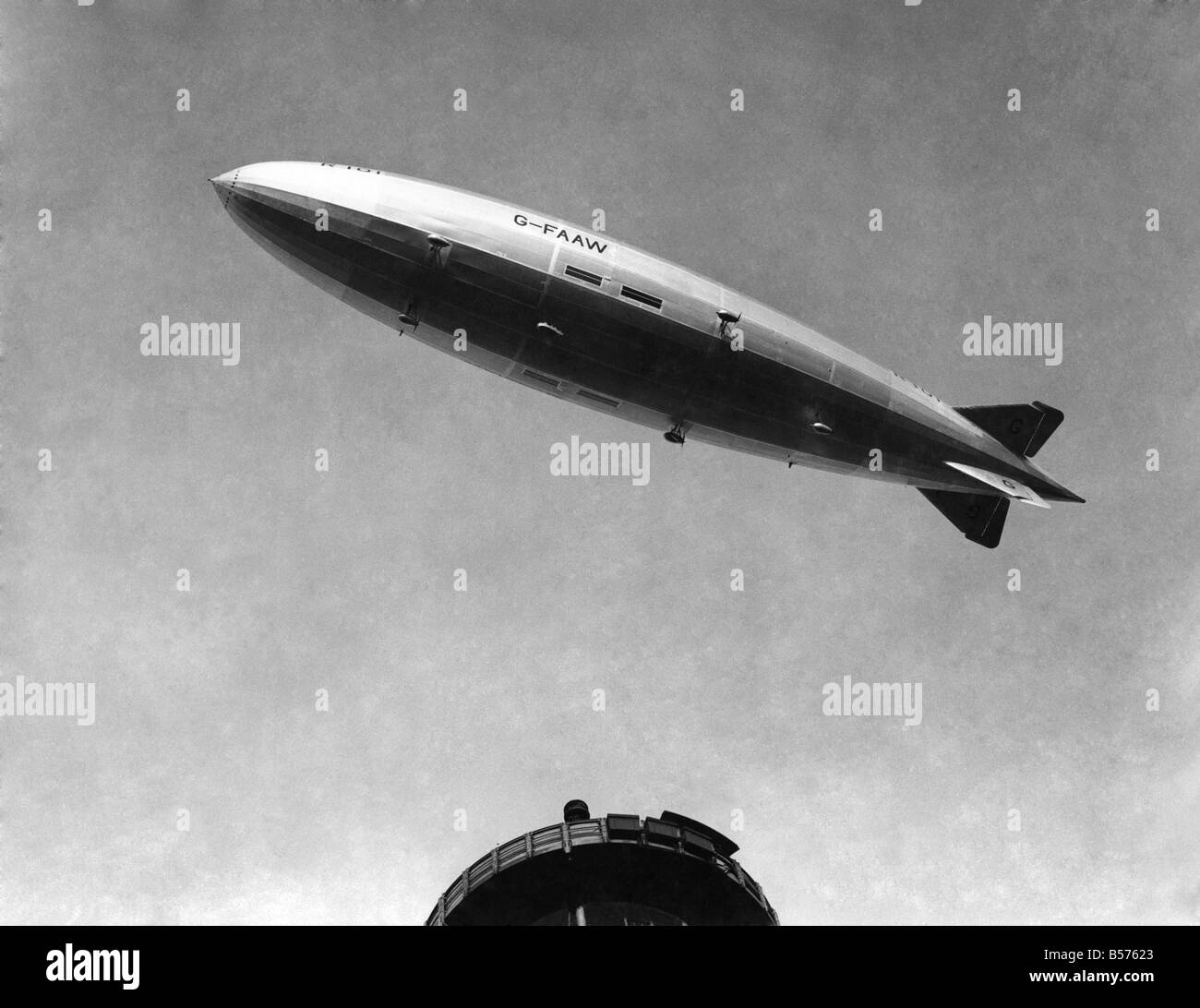 The R101 airship an a voyage before the tragedy. P004034 Stock Photo ...