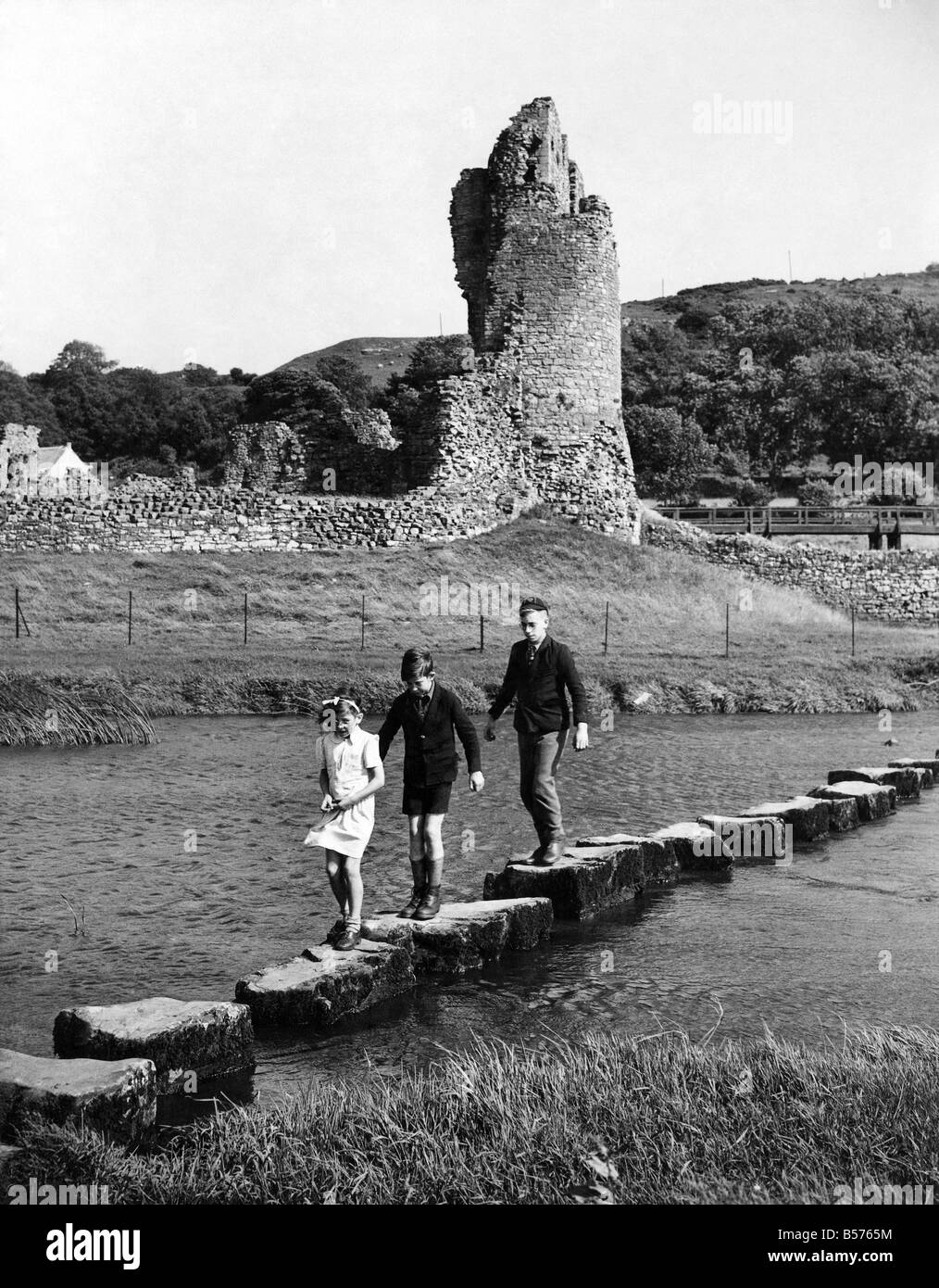 Near ogmore castle hi-res stock photography and images - Alamy