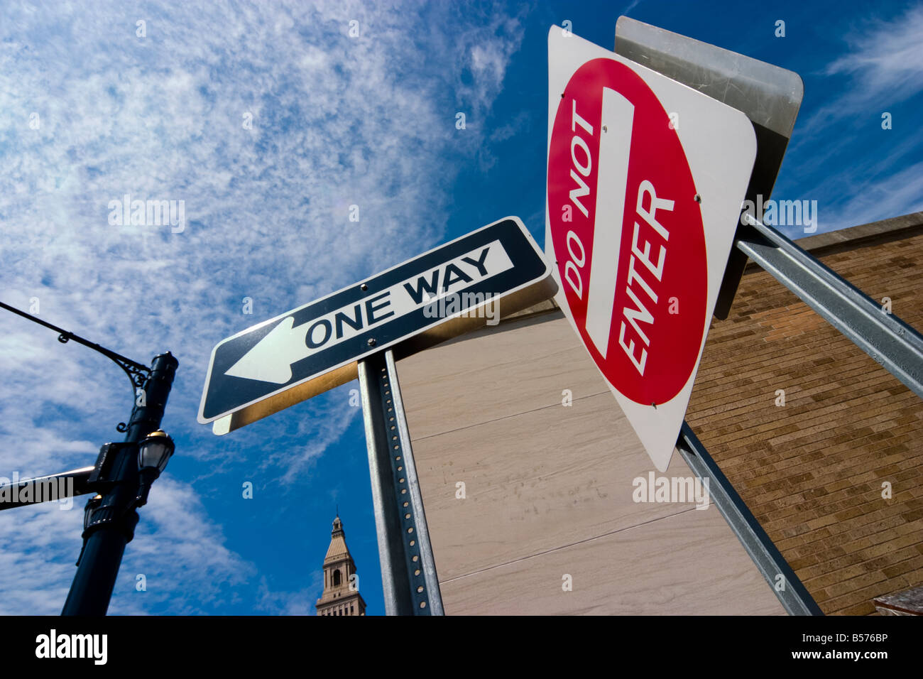One Way and Do Not Enter traffic signs near each other Stock Photo - Alamy