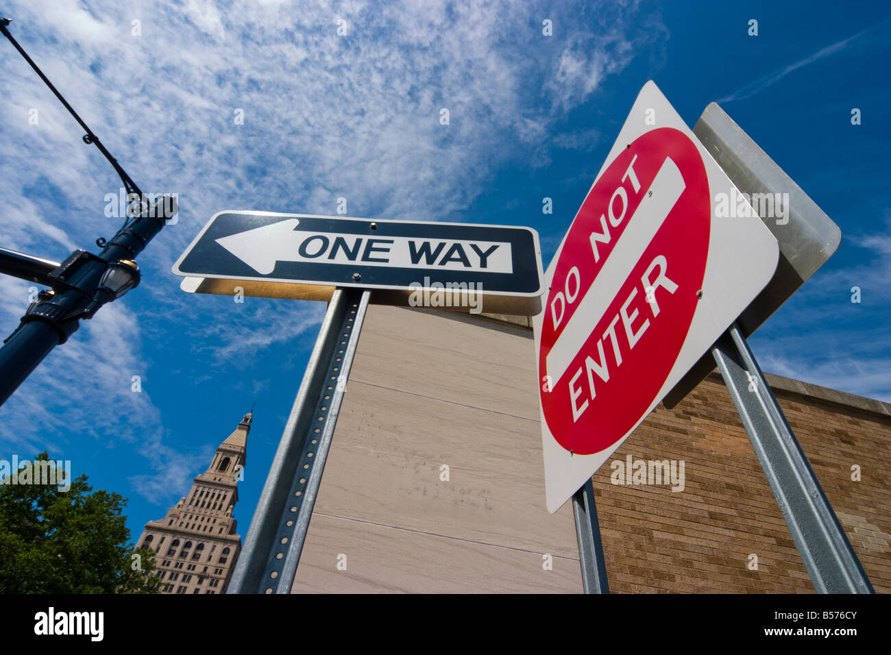 One Way and Do Not Enter traffic signs near each other Stock Photo - Alamy