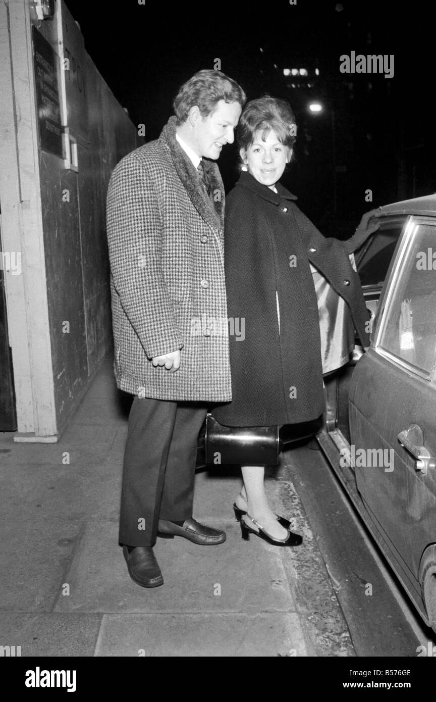 Leave your wife hi-res stock photography and images - Alamy