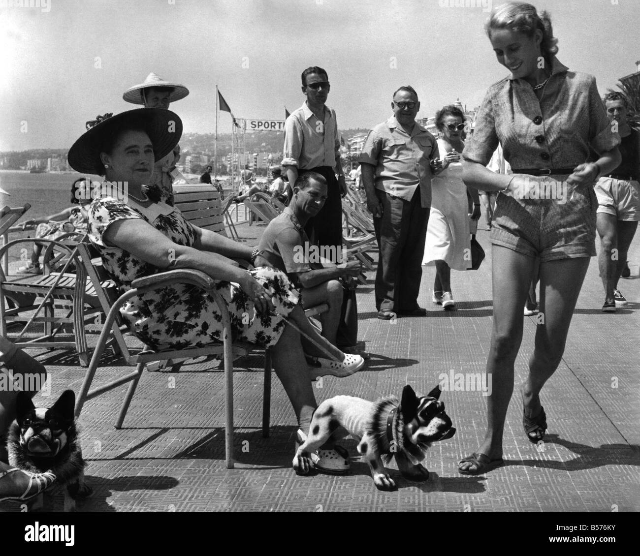 Strollers on the Promenade Des Anglais get a shock of their lives while ...