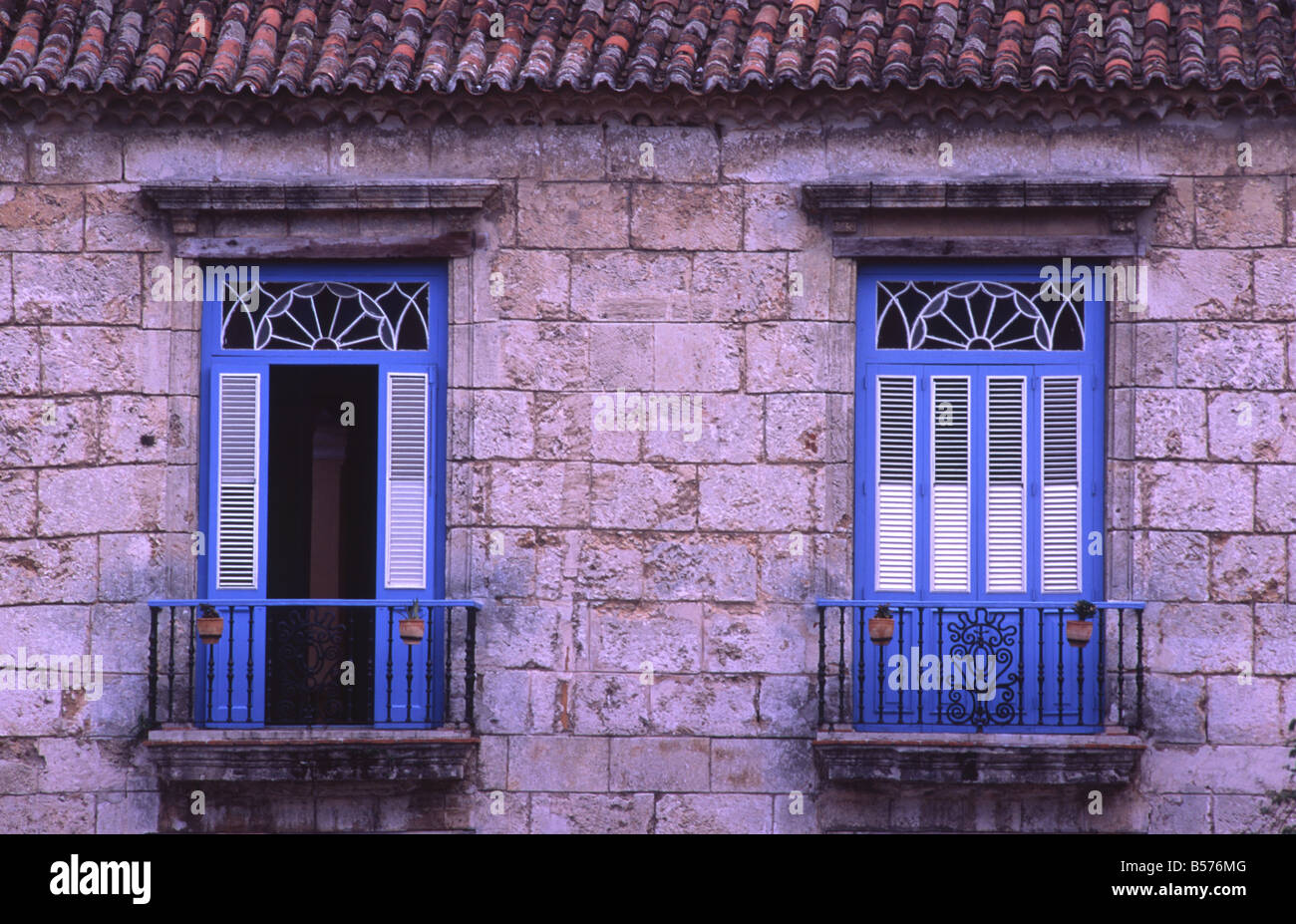 Cuba havana stained glass in window hi-res stock photography and images ...